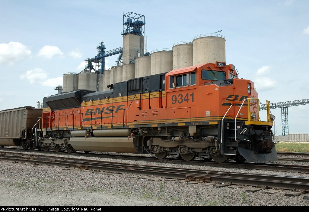 BNSF 9341 leads eastbound coal loads